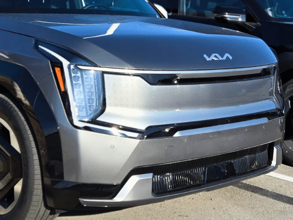 The 2025 Kia EV9 Wins Edmunds Top Electric SUV - Crain Kia